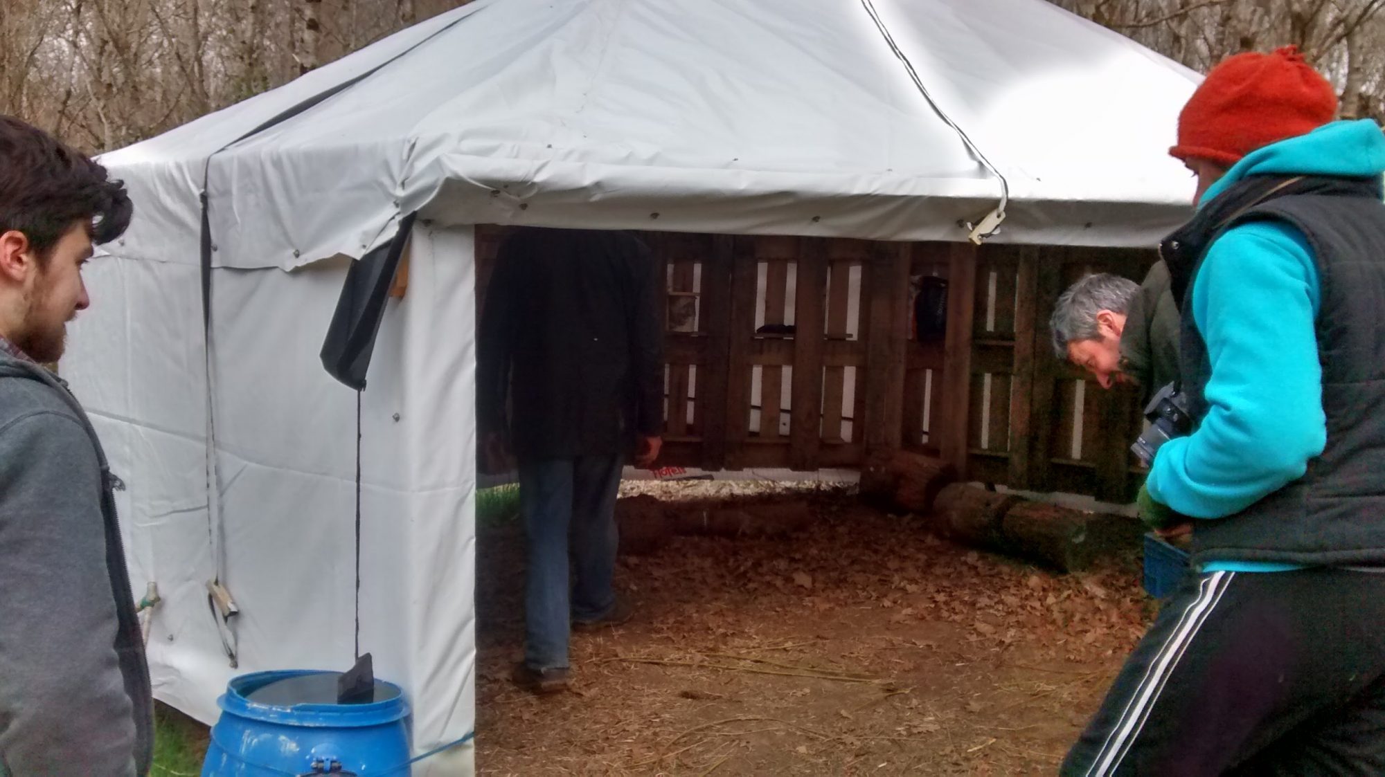 Building a pallet yurt - Lackan Cottage Farm - Permaculture off grid ...