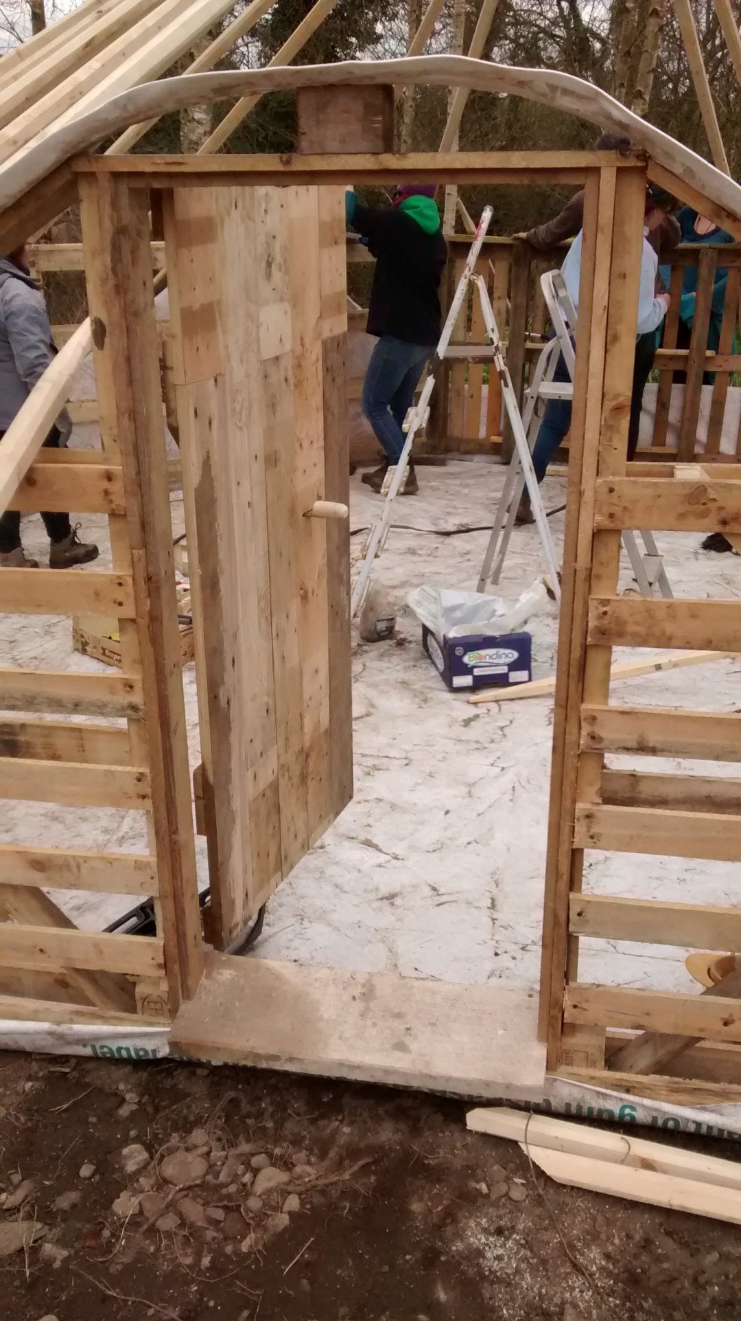 Building a pallet yurt - Lackan Cottage Farm - Permaculture off grid ...