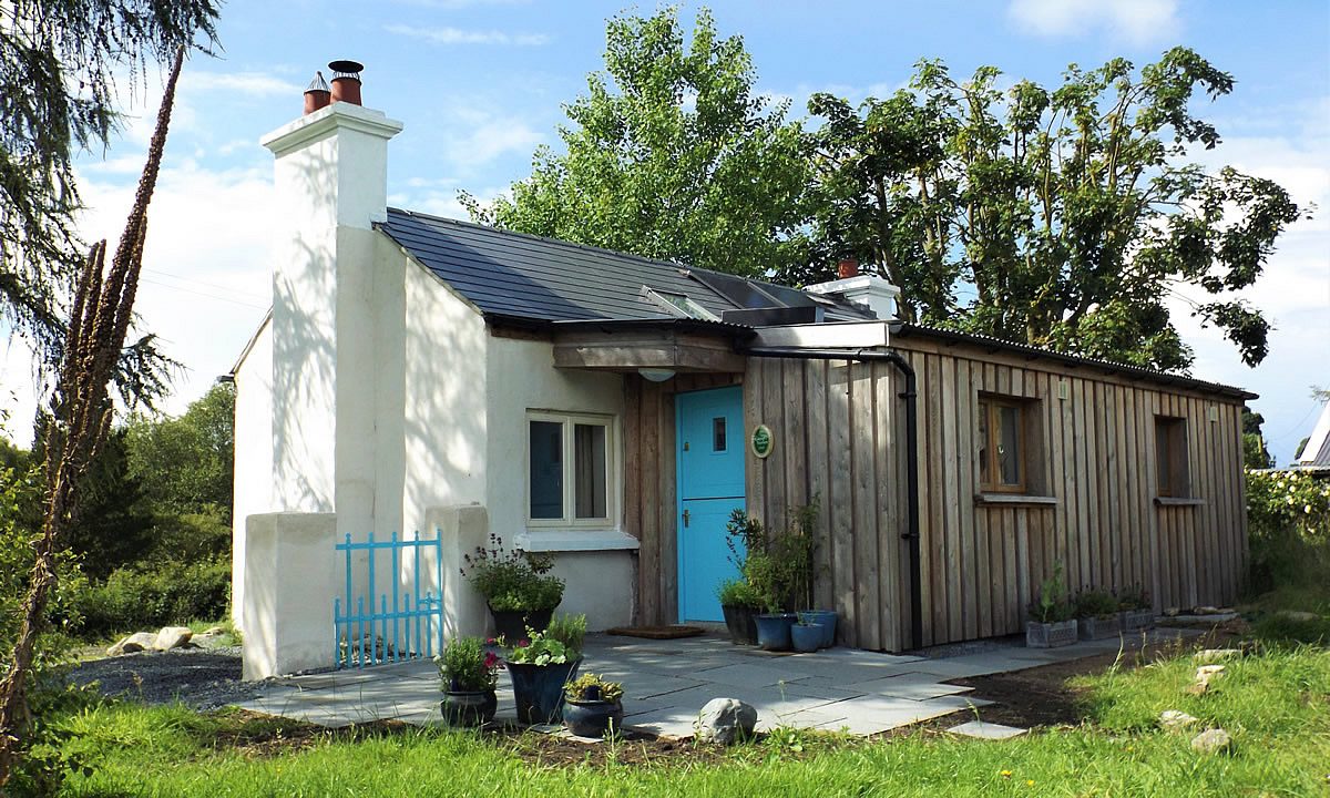 Sustainable Building - Lackan Cottage Farm - Permaculture off grid ...